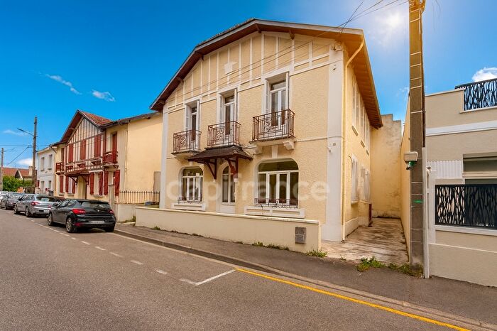 Maison à vendre - Lourdes, Centre-ville, Place Peyramale, Gare - 7 pièces - 5 chambres