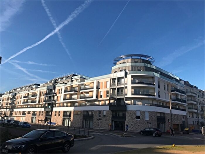 Appartement à louer - Chelles, Centre-ville, Gare, Abbesses - 2 pièces - 1 chambre