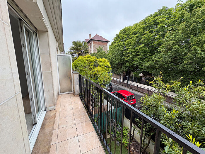 Appartement 1 pièce à Neuilly-Plaisance, Eglise, Gare, à louer