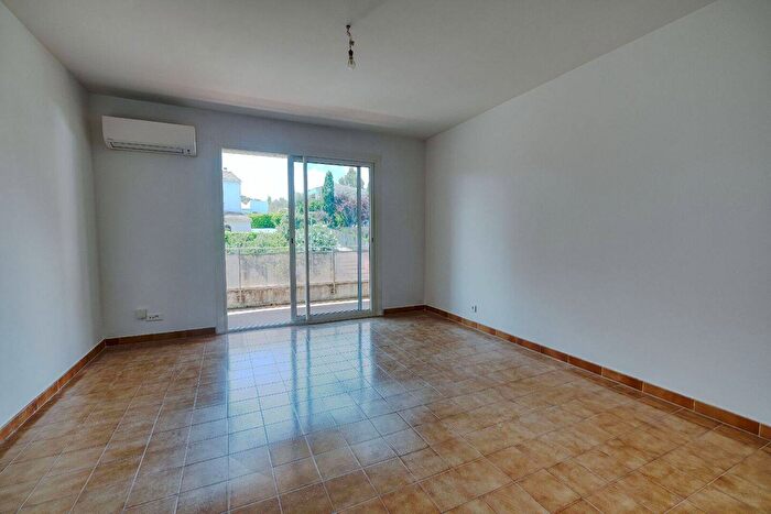 Appartement à louer - Ouest, Biguglia - 3 pièces - 2 chambres