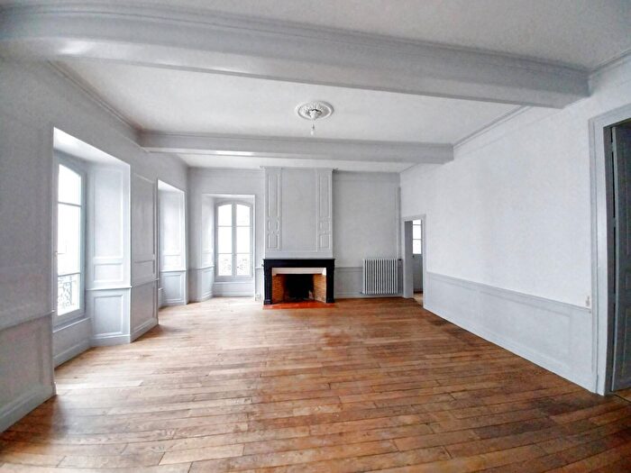 Appartement à louer - Aurillac - 5 pièces - 3 chambres