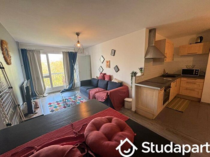 Appartement à louer - Justice-Heuruelles, Cergy - 1 pièce - 5 chambres