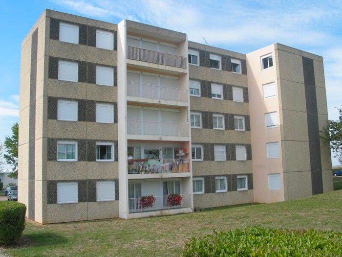Saint-Pierre-le-Moûtier : Appartement 5 pièces à louer