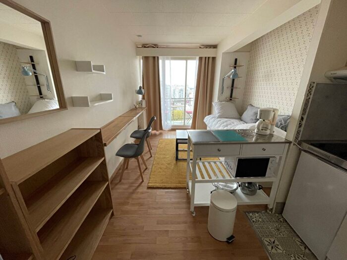 Dhuys-François Mitterand, Bagnolet : Appartement 1 pièce à louer
