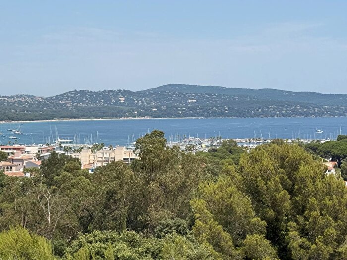 Appartement à vendre - Cavalaire-sur-Mer, Centre-ville - 3 pièces - 2 chambres