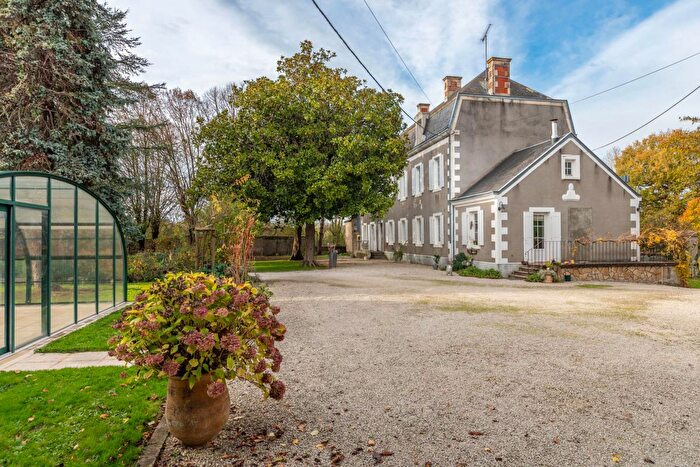 Maison à vendre - Saint-Martin-de-Saint-Maixent - 8 pièces - 6 chambres