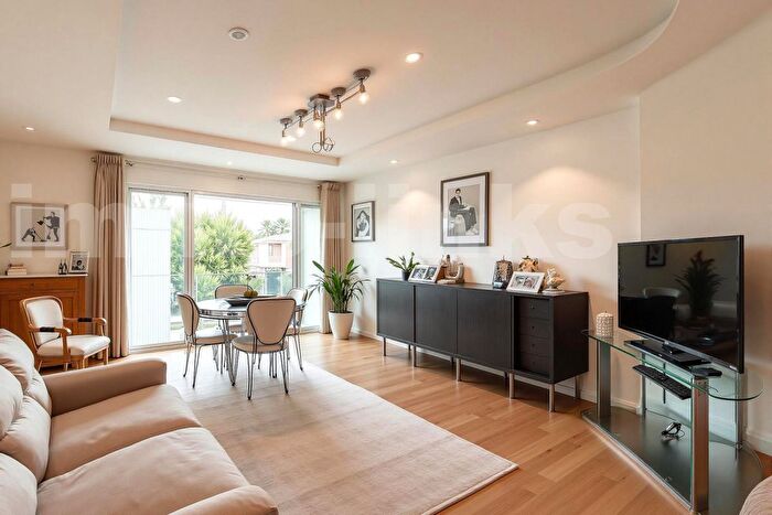 Appartement à vendre - Charenton-le-Pont, Centre ancien - 3 pièces - 2 chambres