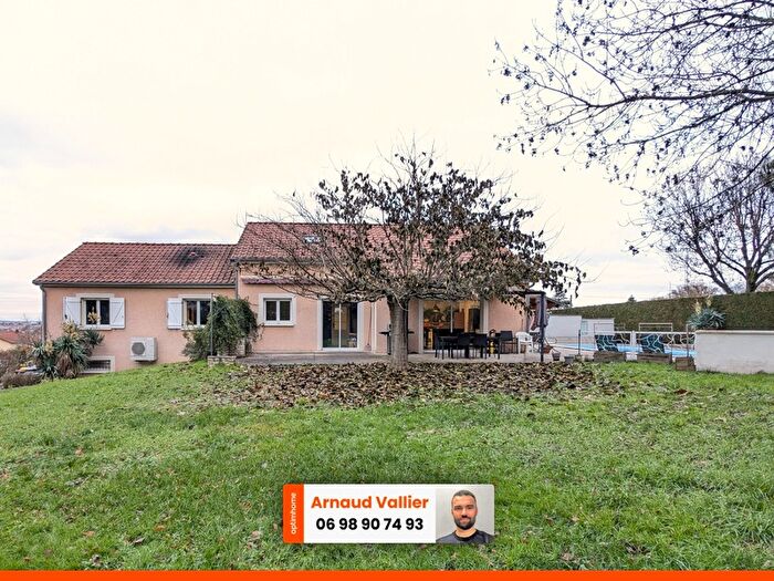 Maison à vendre - Commelle-Vernay - 8 pièces - 5 chambres