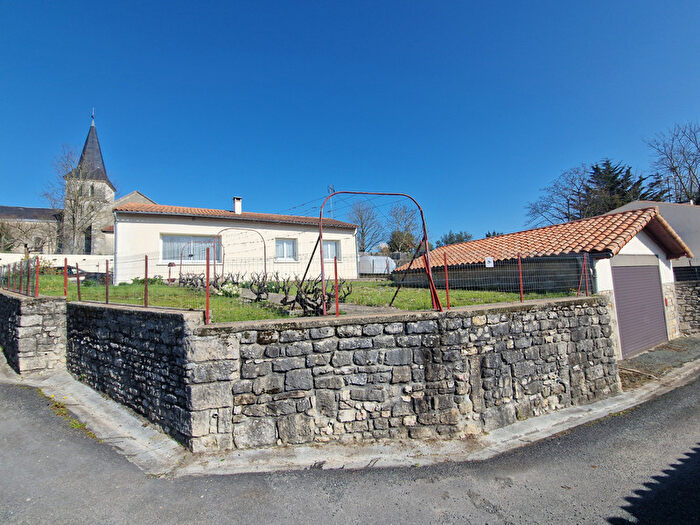 Maison à vendre - Tonnay-Boutonne - 4 pièces - 3 chambres