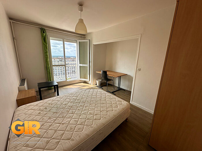 Appartement à louer - Quartiers Nord-Ouest, Villejean - 1 pièce - 4 chambres