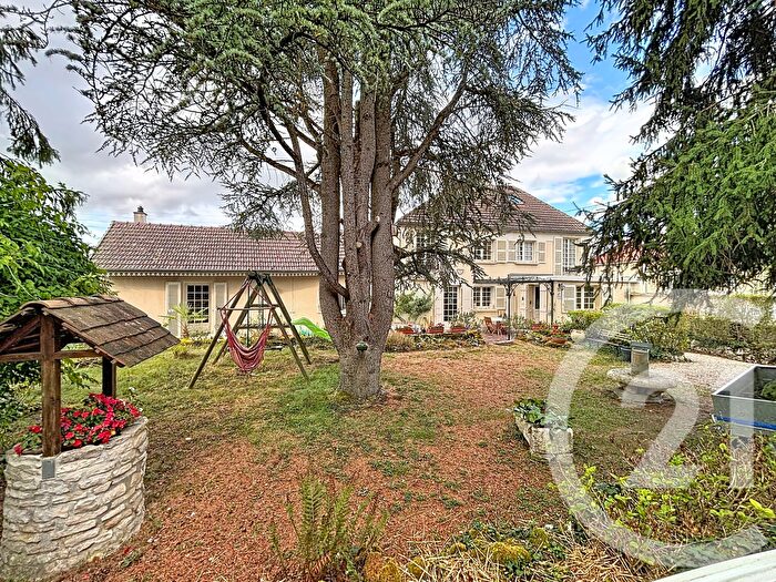 Bar-sur-Aube - Maison 9 pièces à vendre