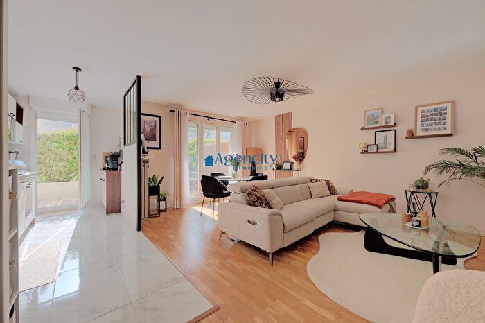 Appartement à vendre - Noisy-le-Grand, Centre-ville - 3 pièces - 2 chambres