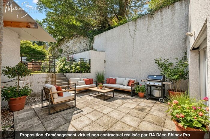 Maison à vendre - Saint-Genis-Laval, Barolles - 9 pièces - 3 chambres