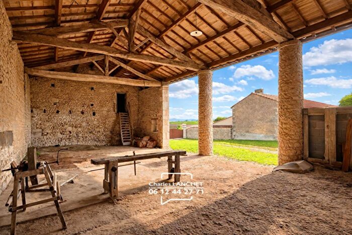 Maison à vendre - Saint-Cybardeaux - 6 pièces