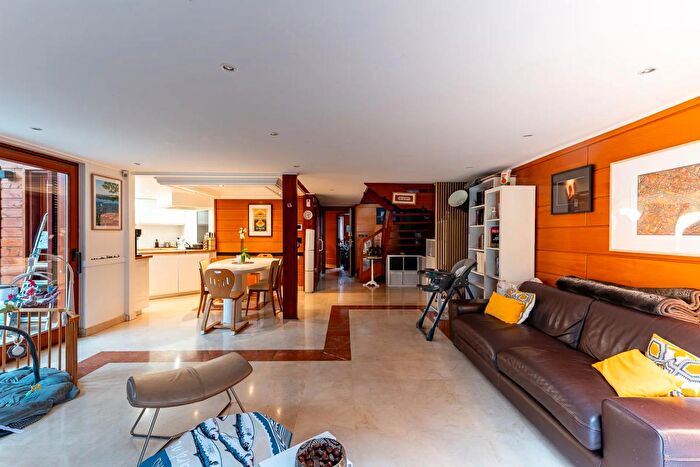 Maison à vendre - Livry-Gargan, LAbbaye - 8 pièces - 7 chambres