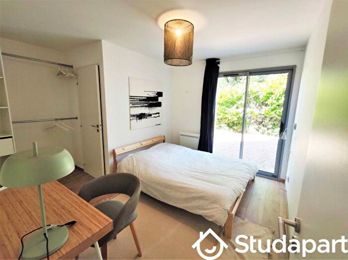 Appartement à louer - La Fauvette, Talence - 1 pièce - 4 chambres