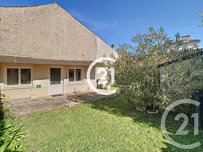 Maison à vendre - Châteaubernard - 5 pièces - 4 chambres