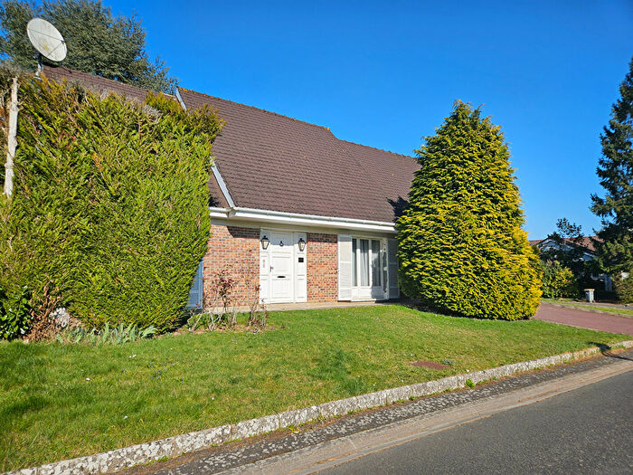 Maison à vendre - Voisins-le-Bretonneux - 8 pièces - 5 chambres