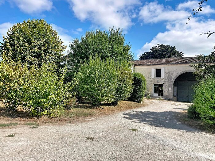 Maison 9 pièces à vendre - Louzac-Saint-André