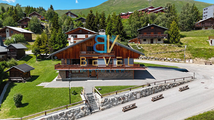 Maison 8 pièces à Fontcouverte-la-Toussuire, à vendre