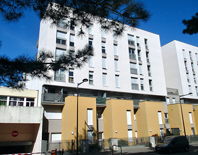 Appartement à louer - Les Ulis, Nord, Centre-Est - 5 pièces - 4 chambres