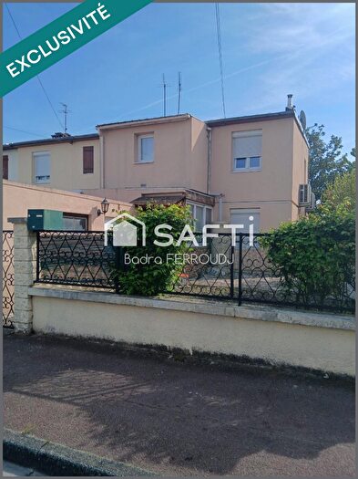 Maison à vendre - Bondy, Noue Caillet, Terre-Saint-Blaise - 4 pièces - 3 chambres