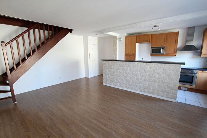 Appartement à louer - Village Pierre Lais, La Queue-en-Brie - 2 pièces - 1 chambre