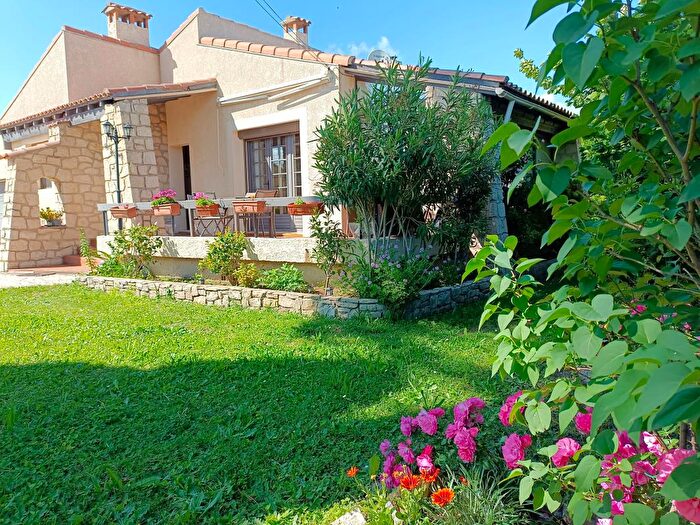 Maisons à vendre et appartements à louer - 1