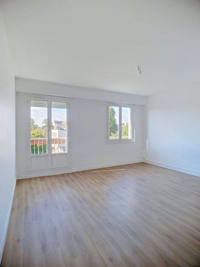 Appartement 4 pièces à louer à Saint Michel Est, Étampes