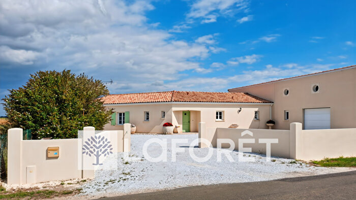 Maison à vendre - Saint-Simon-de-Pellouaille - 8 pièces - 5 chambres