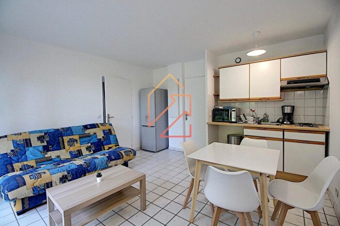 Appartement 2 pièces à Combs-la-Ville, République, à louer