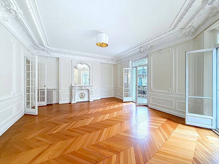 Appartement à louer - Triangle dOr, Paris ème arrondissement - 5 pièces - 3 chambres