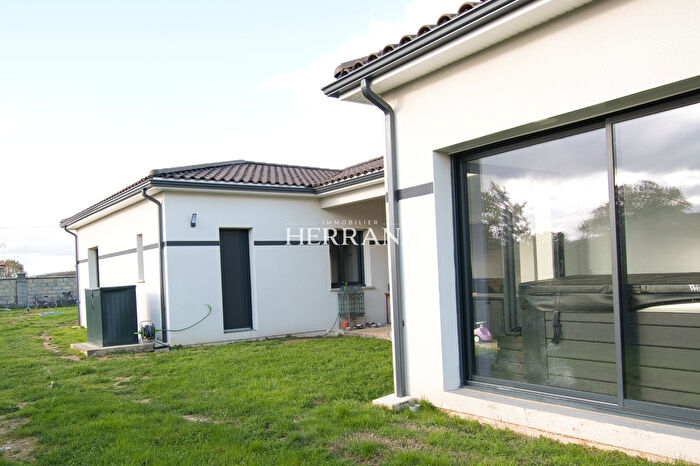 Maison à vendre - Montpon-Ménestérol - 6 pièces - 5 chambres