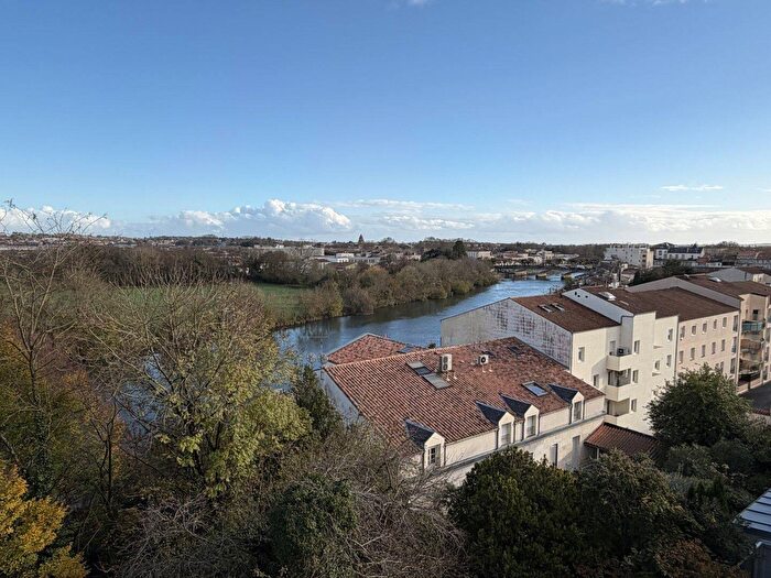 Appartement 3 pièces à Saintes, à louer