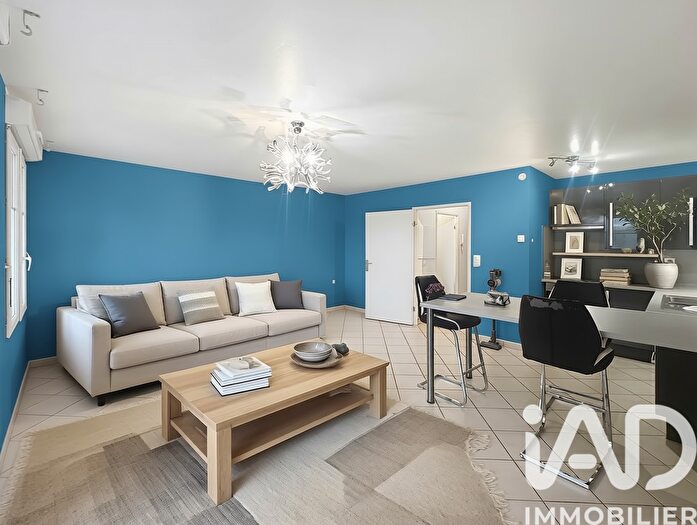 Appartement à vendre - Pontault-Combault, Centre commercial - 1 pièce