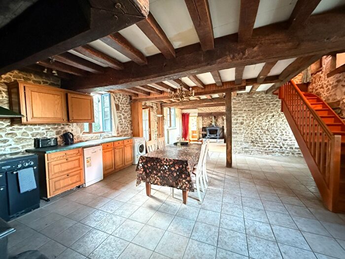 Maison à vendre - Bussière-Dunoise - 6 pièces - 4 chambres