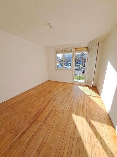 Appartement à louer - Moulin à Vent-Georges Lévy, Vénissieux - 3 pièces - 2 chambres