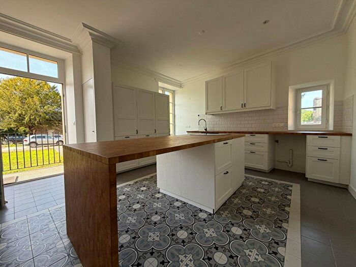 Maison 6 pièces à Côte-Azalés-Beausoleil, La Chapelle-sur-Erdre, à louer