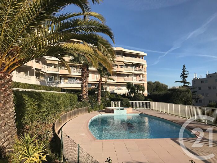 Appartement à louer - Saint-Laurent-du-Var, Jacquons, Plateaux Fleuris - 2 pièces - 1 chambre