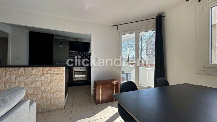 Appartement à louer - Parc des Sports, Savigny-le-Temple - 3 pièces - 1 chambre