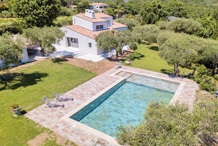 Maison à vendre - Châteauneuf-Grasse - 6 pièces - 4 chambres