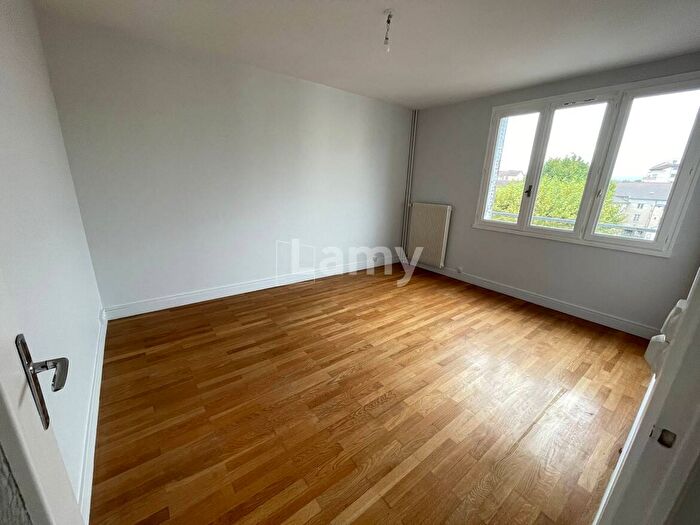 Appartement à louer - centre Ville-La Chartonnière-La Barre, Villefranche-sur-Saône - 3 pièces - 2 chambres