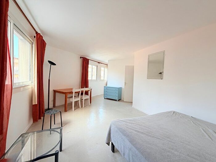 Appartement à louer - Marseille e , Vauban - 1 pièce