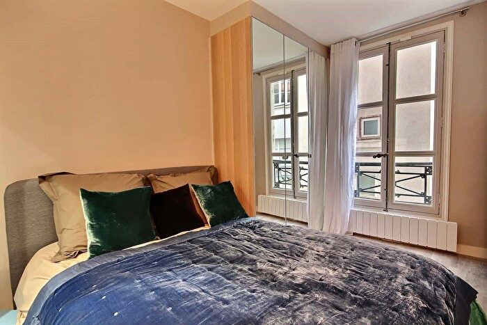 Appartement à louer - Saint Germain des Prés, Paris ème arrondissement - 1 pièce