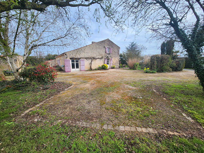 Maison à vendre - Sainte-Gemme-la-Plaine - 7 pièces - 5 chambres