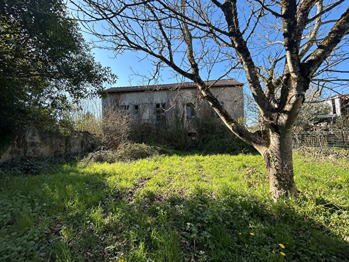 Maison à vendre - Lagraulière - 7 pièces - 6 chambres