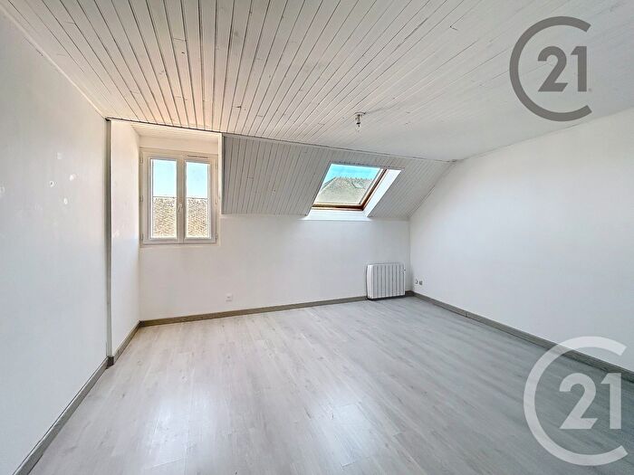 Appartement à louer - Montereau-Fault-Yonne, Ville basse - 3 pièces - 2 chambres