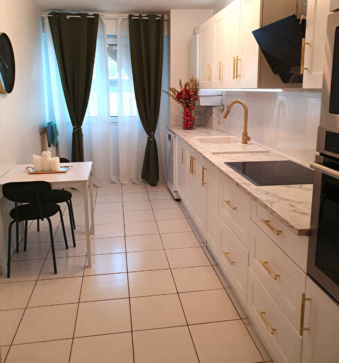 Appartement à louer - Carquefou, Centre-ville, Charbonneau, Châteaubriand, Bois Saint-Lys - 4 pièces - 3 chambres