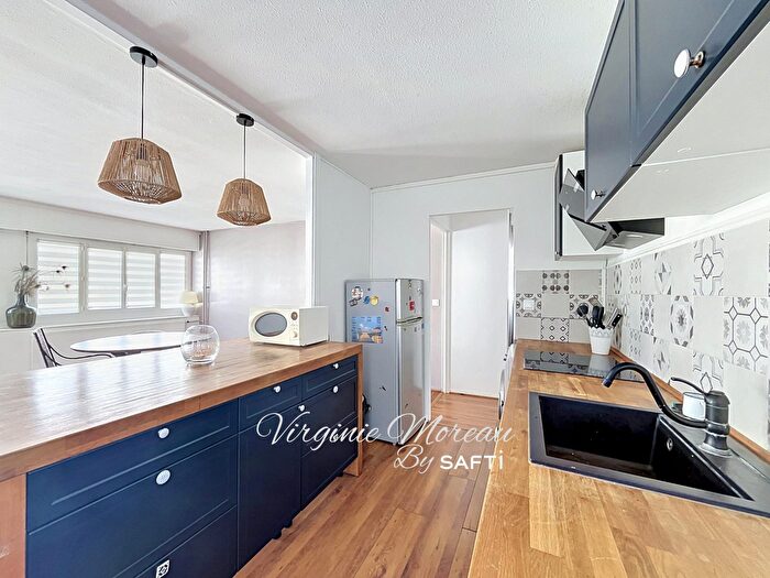 Appartement 4 pièces à Évry, Champs Elysées, à vendre