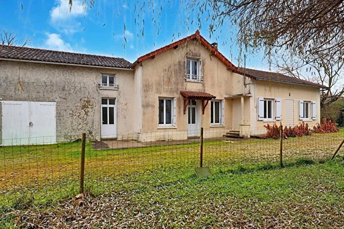 Maison à vendre - Mairé-Levescault - 10 pièces - 5 chambres